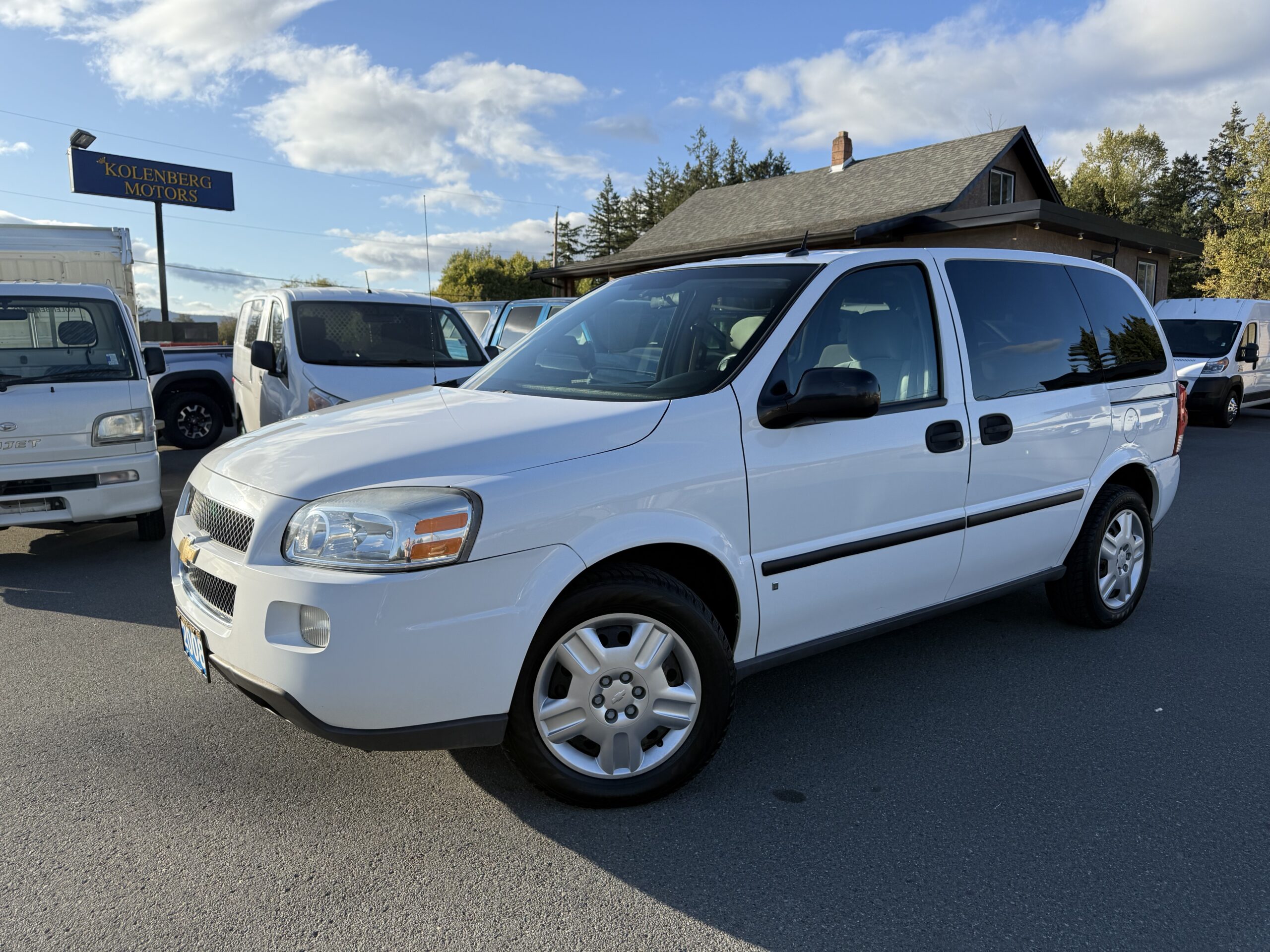 2008 CHEVROLET UPLANDER 7 PASSENGER (103,458 Km's) - Kolenberg Motors
